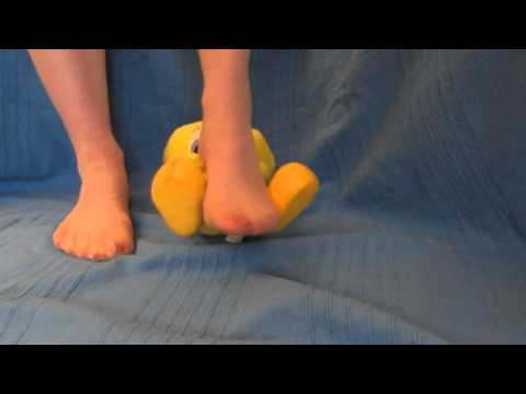 Trampling the yellow bird with smell Nylons