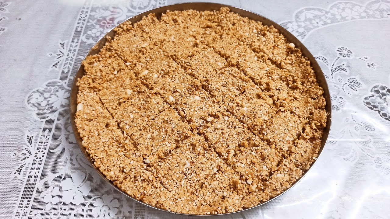 मिनटो मे बनाये तील और मुगफली की सॉफ्ट सुखडी, sigdana, til li chilki ...