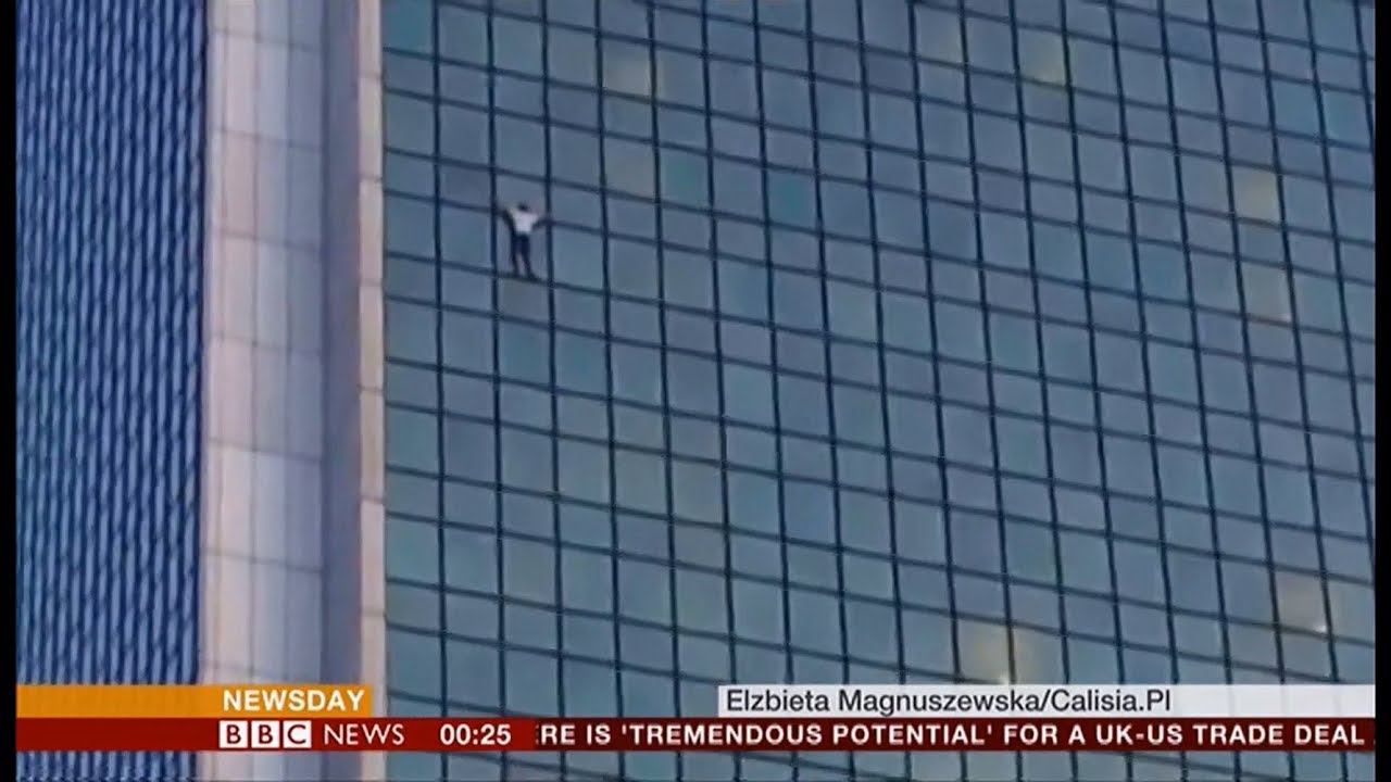 Man scales tall building in Warsaw with no safety harness (Poland ...