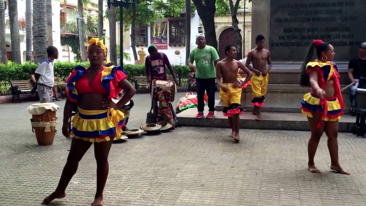 Mapale dancing in the Plaza de Bolivar - Cartagena, Colombia - YouTube