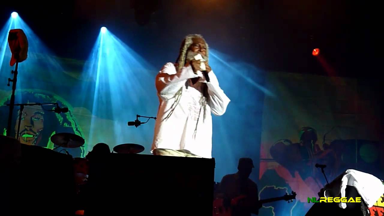 BOB ANDY "Desperate Lover" Garance Reggae Festival, France 2012 - YouTube