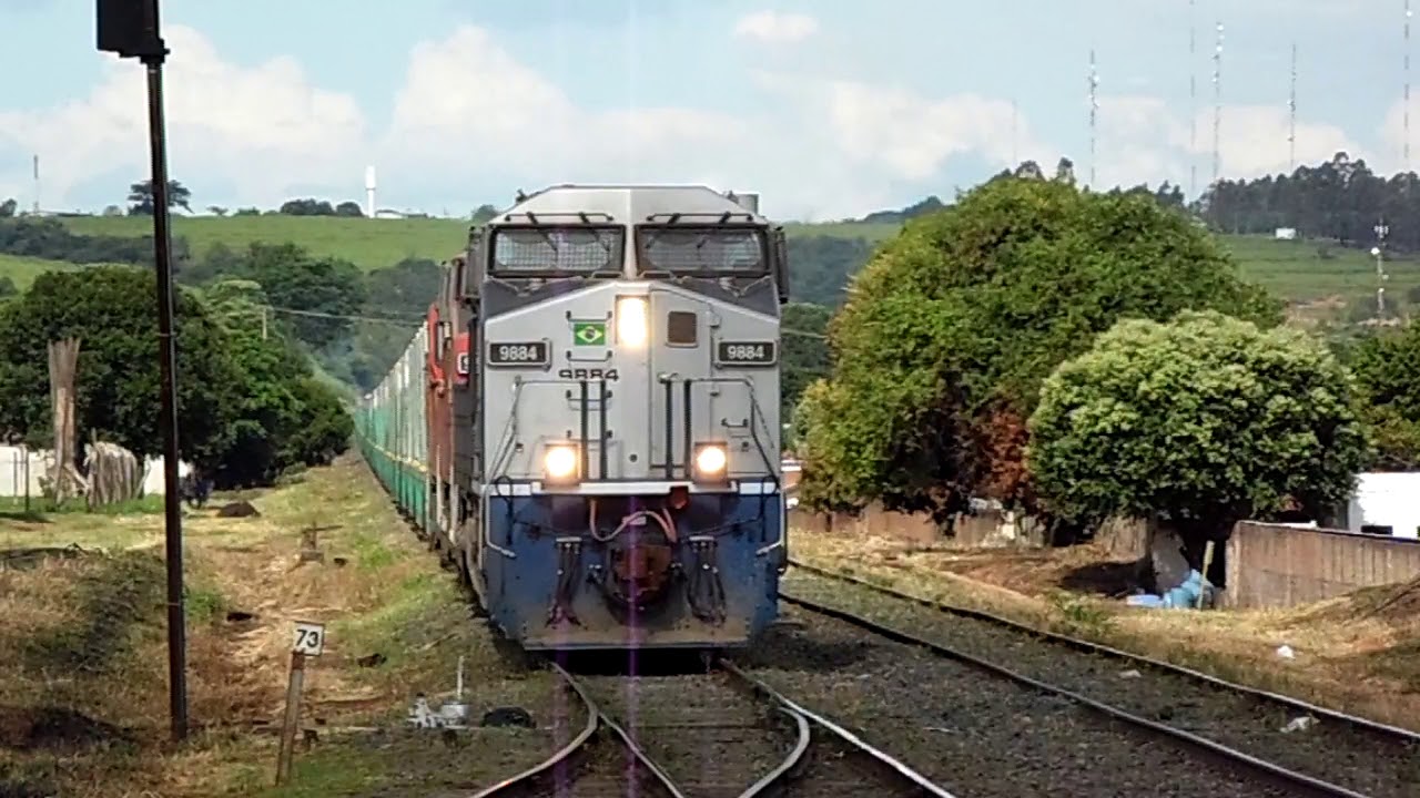 GE Ac44i 9884 RumO com Vagões contenier - YouTube