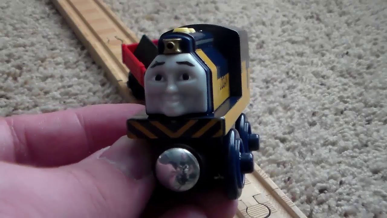 Thomas Wooden Railway Review: Logan - YouTube