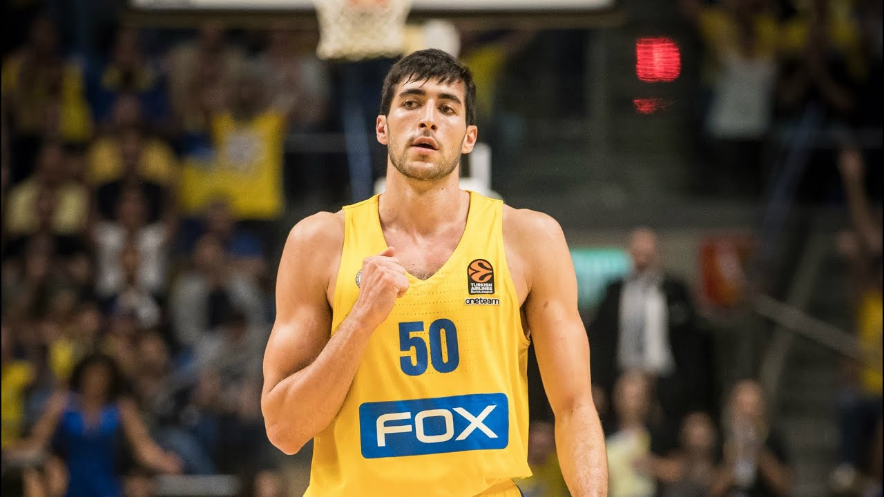 Yovel Zoosman makes 51 threes in a row - YouTube