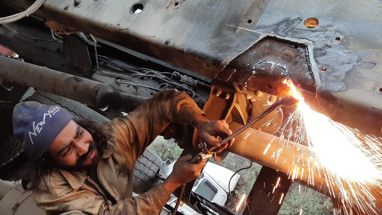 How to repair a broken Chassis of Hino tipper 12 wheeler Chassis ...