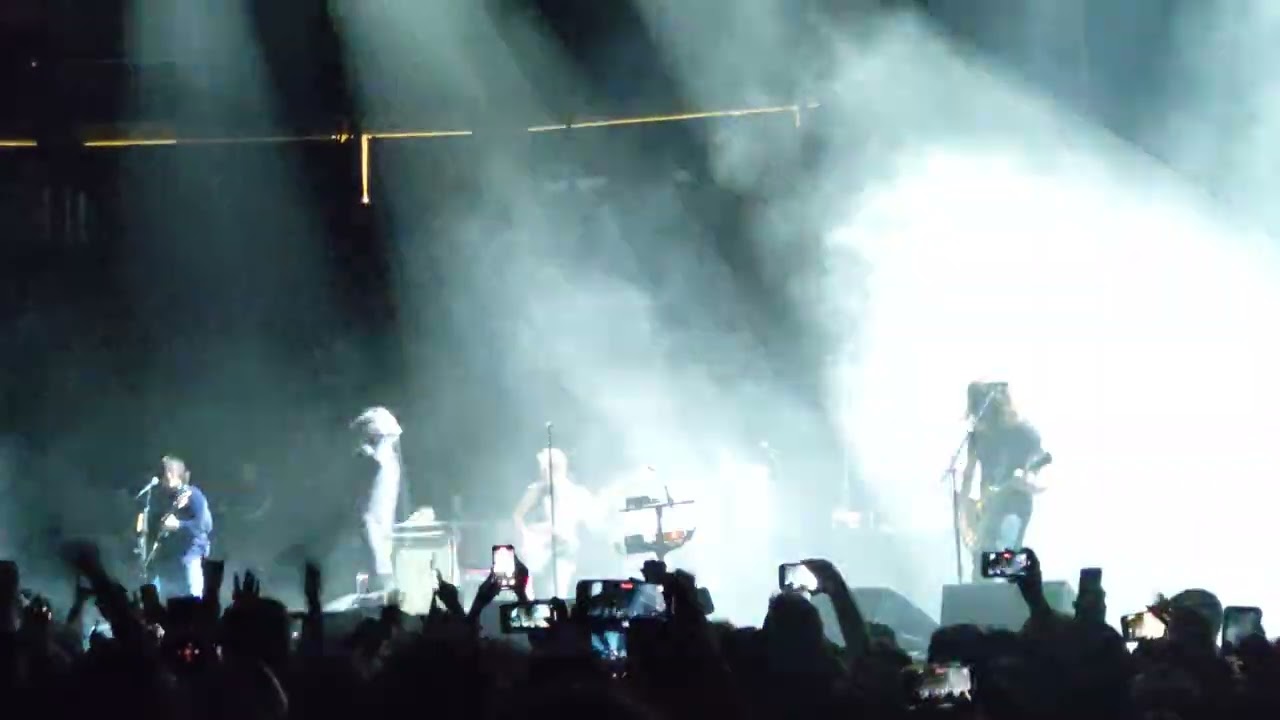 My Chemical Romance - Cemetery Drive (live) - YouTube