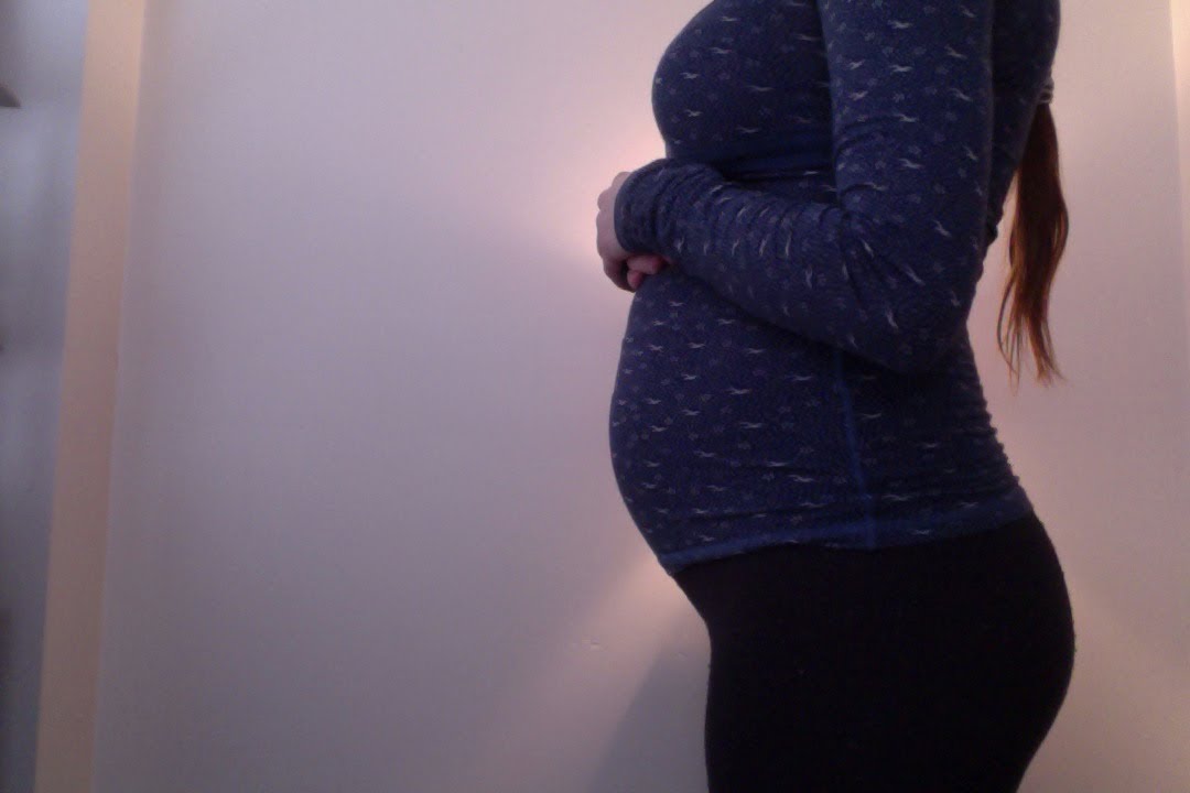 22 Weeks Pregnancy Vlog + Belly Shot - YouTube