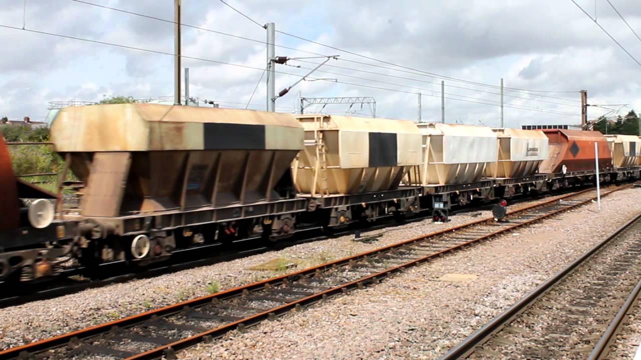 DB class 66142 with PGA and JGA stone wagons - YouTube