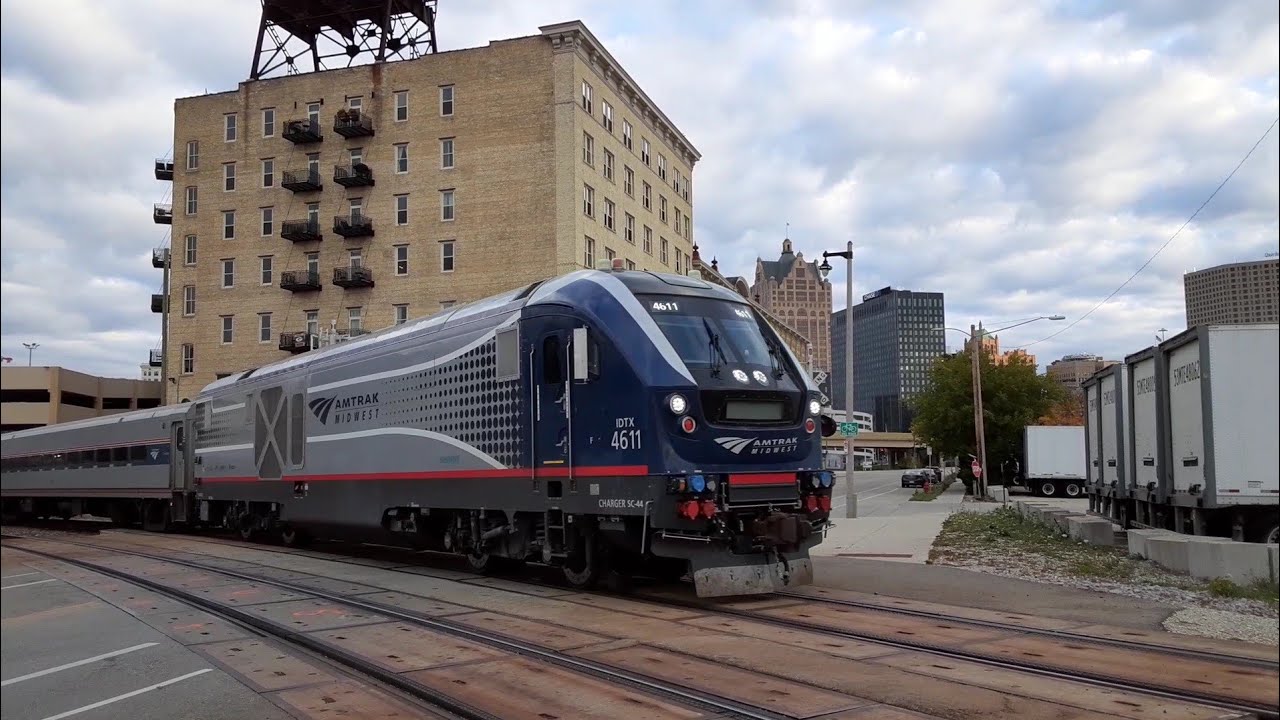 Amtrak Midwest 4611 on Hiawatha in Milwaukee - YouTube