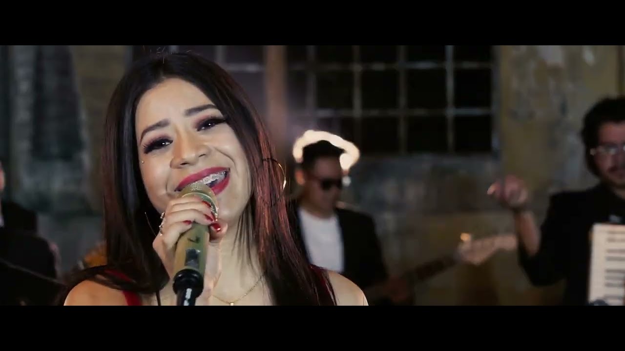 Simplemente Amigos - Cumbia Roach - Ericka Lopez - YouTube
