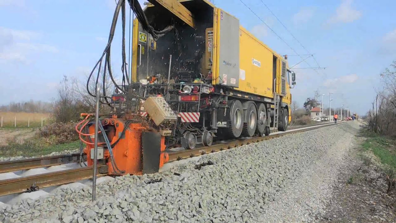 Railroad thermite welding - YouTube