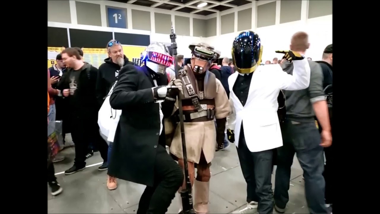 Boushh meets Daft Punk at Comic Con Berlin 2017 - YouTube