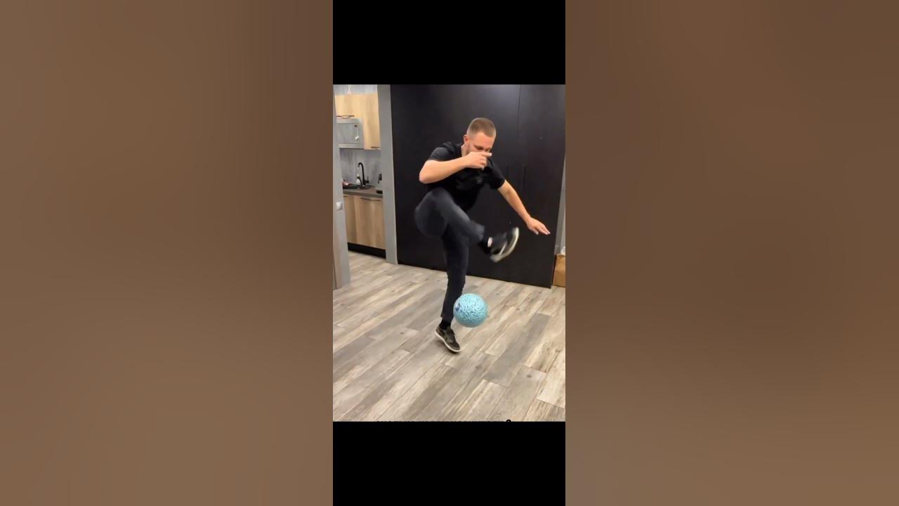 Литвин набивает мяч - YouTube