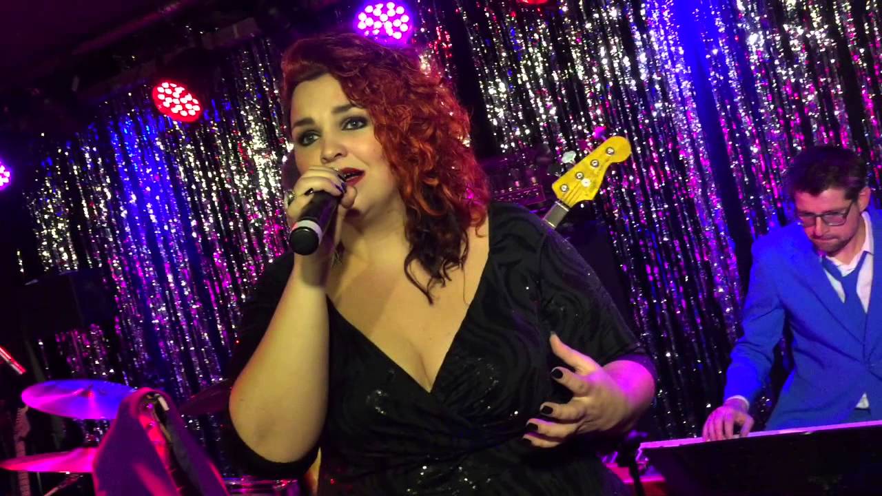 Lottie Mae Jones ft. Trianon Houseband Top2000 - Laat Me/Vivre - YouTube