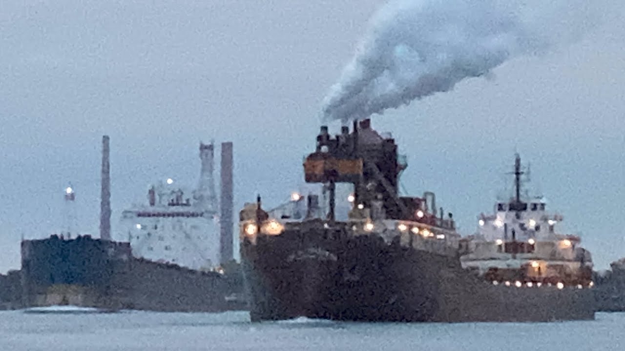 Algoma Guardian Freighter Passing Lee A. Tregurtha Freighter - YouTube