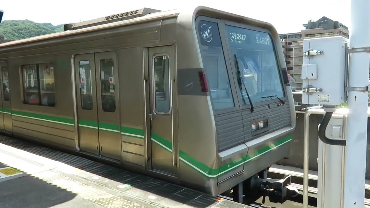 新石切を発車する24系と新石切に到着する20系【新石切駅】 - YouTube