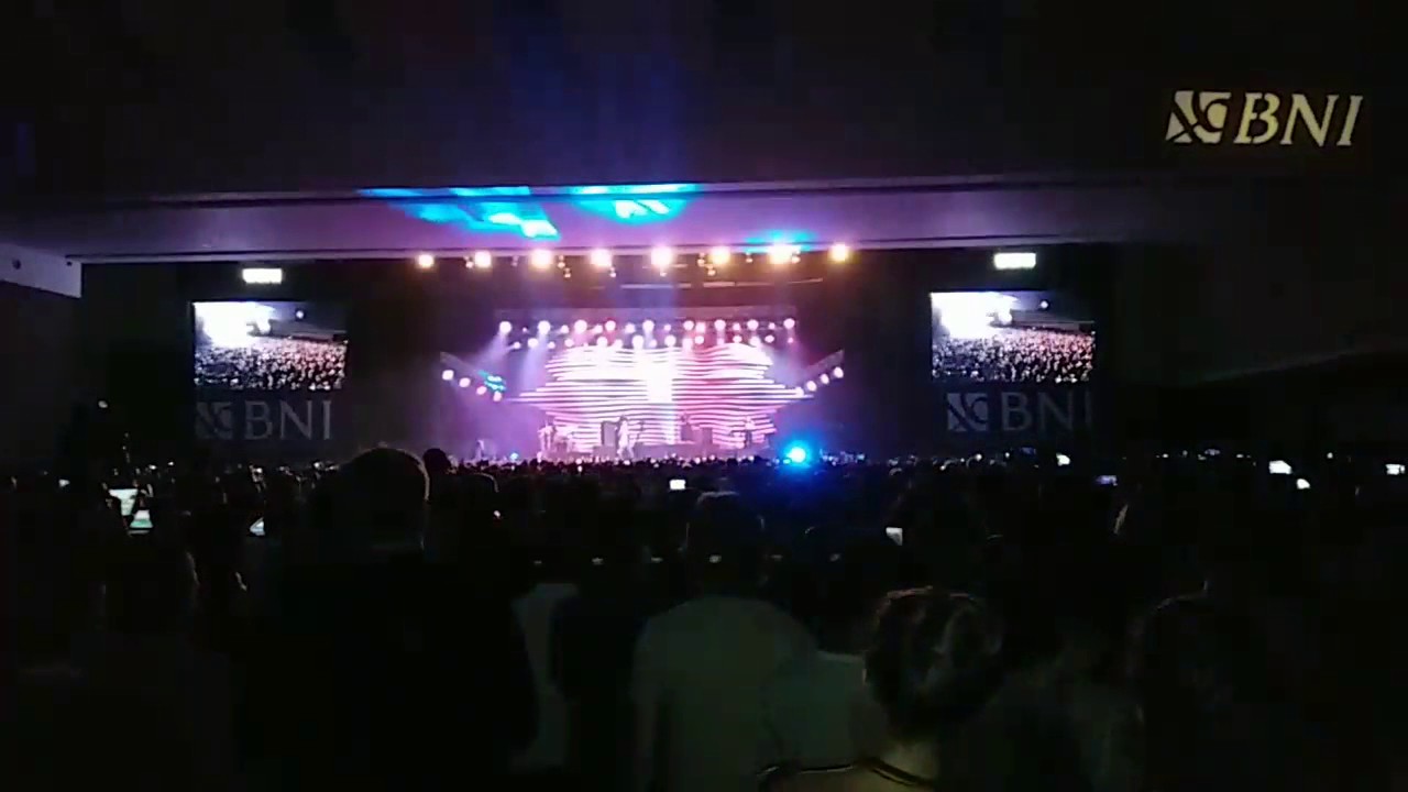 Michael Jackson ~ Nobody (Ne-Yo Cover) ~ Java Jazz 2017 - YouTube