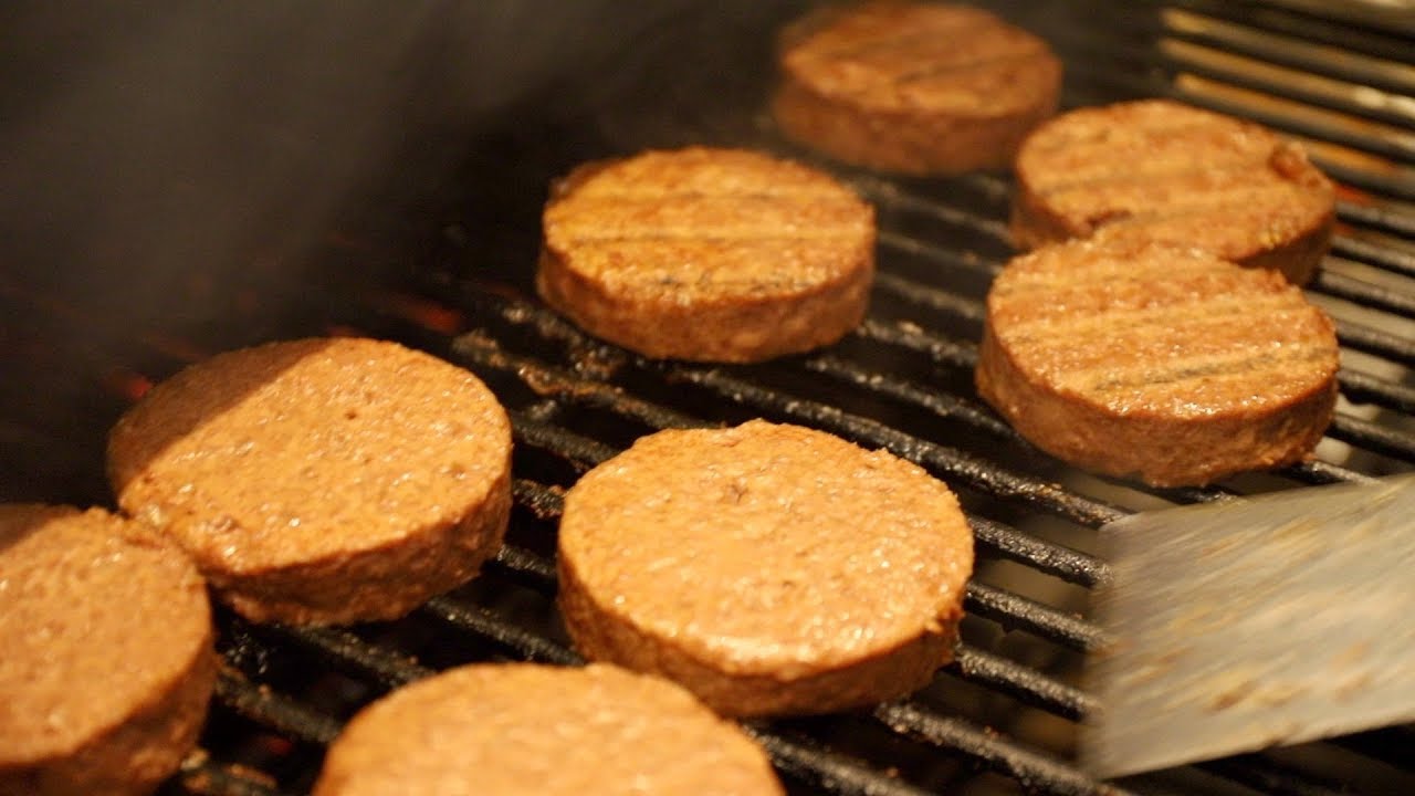 De geen vlees 'VLEES' burger van Beyond Meat is in Nederland - YouTube