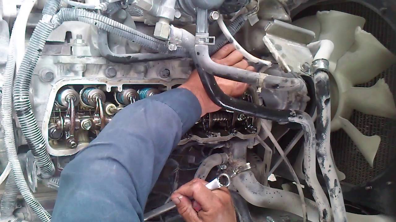 Calibrando valvulas de un K21 - YouTube