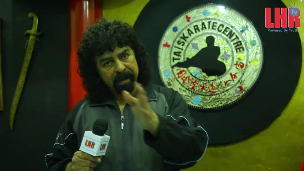 Ashraf Tai's Slap on media's Face - YouTube