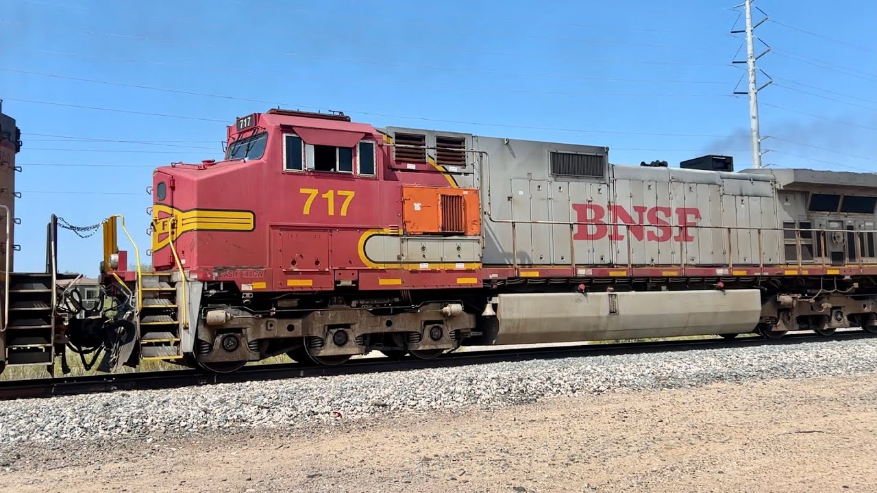 UP Phoenix outbound with BNSF Warbonnet 717 through Queen Creek AZ 7-23 ...