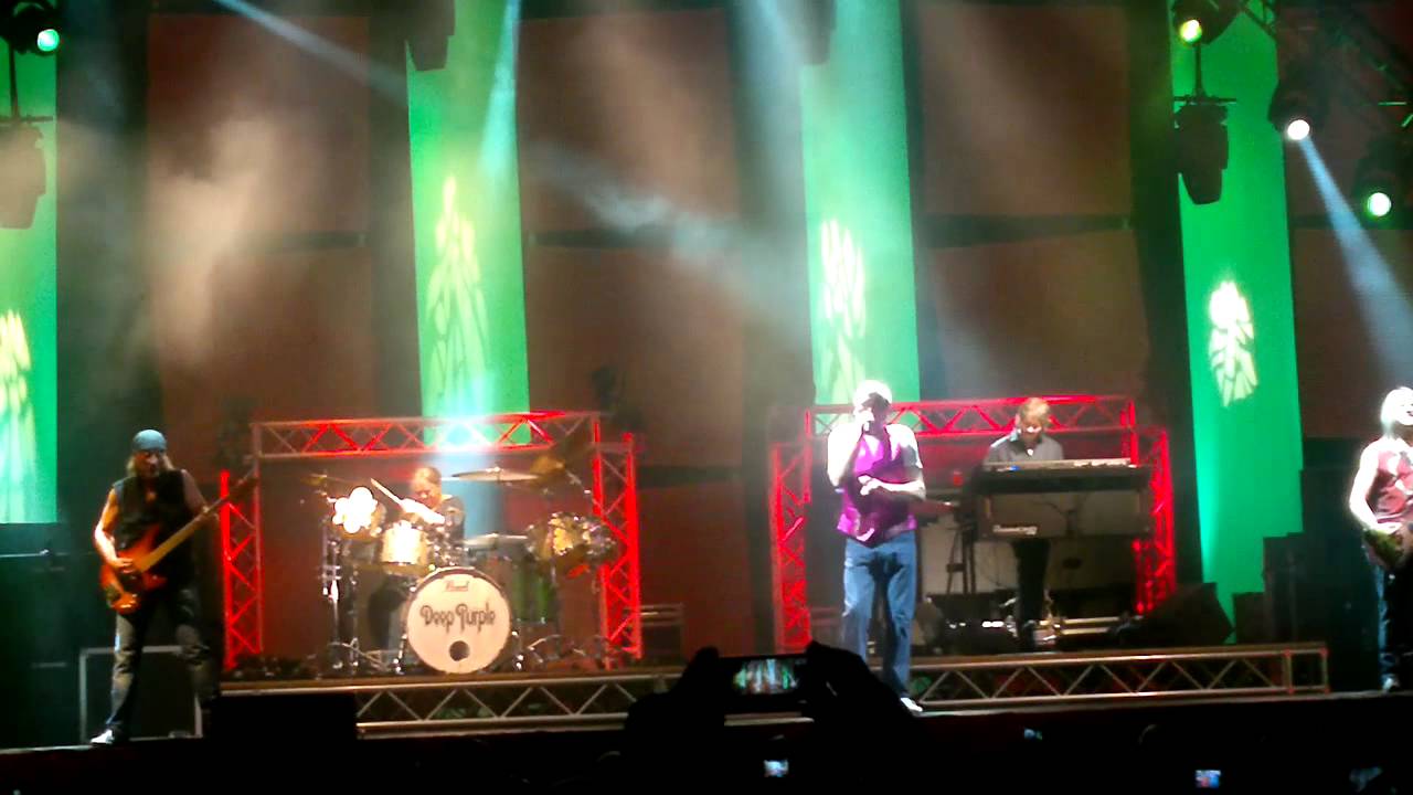 DEEP PURPLE SMOKE ON THE WATER DUBAI 2013 - YouTube