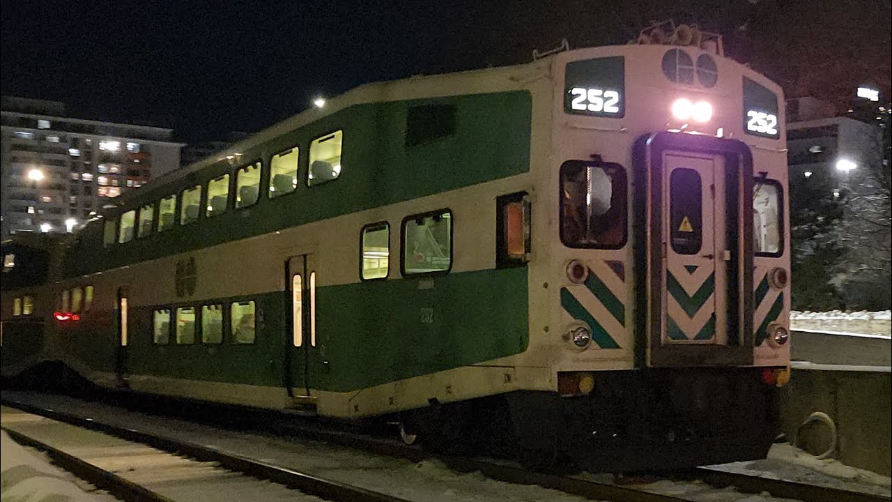 (Old Cab Car) GO 1879 (Hamilton Express) - 252 With 649 Pulling Into ...