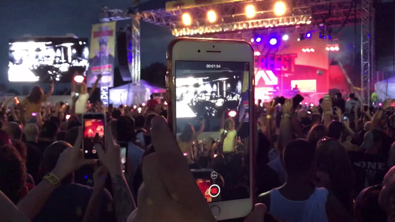 Machine Gun Kelly tribute to Chester B. - YouTube