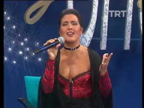Nükhet Duru & Cleavage-Beni Benimle Bırak