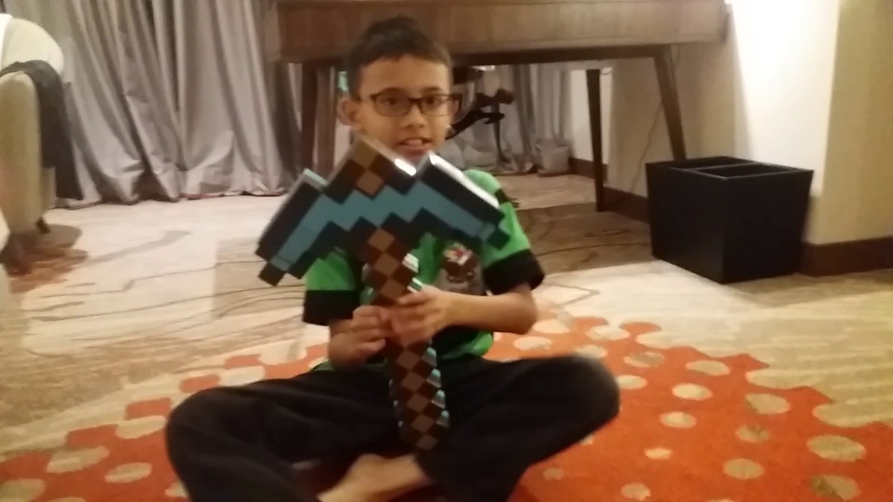 Minecraft Toys: Transforming Diamond Sword/Pickaxe - YouTube