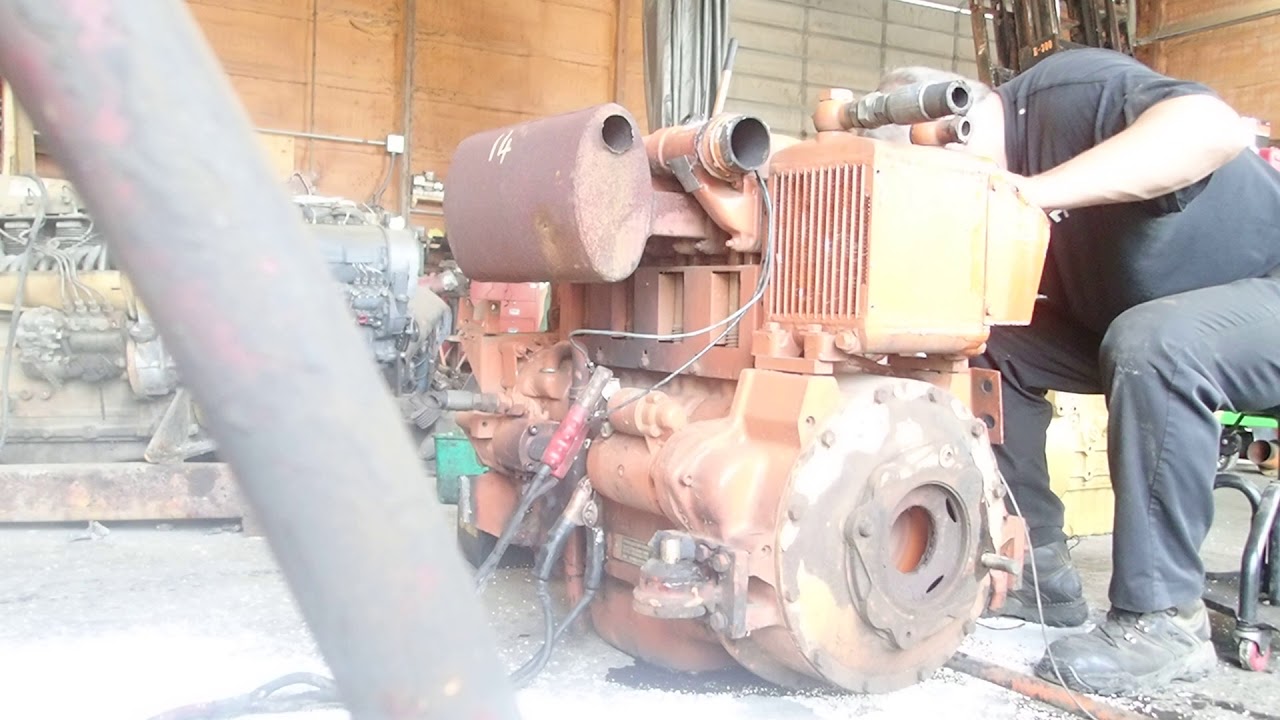 DEUTZ F4L912 - YouTube