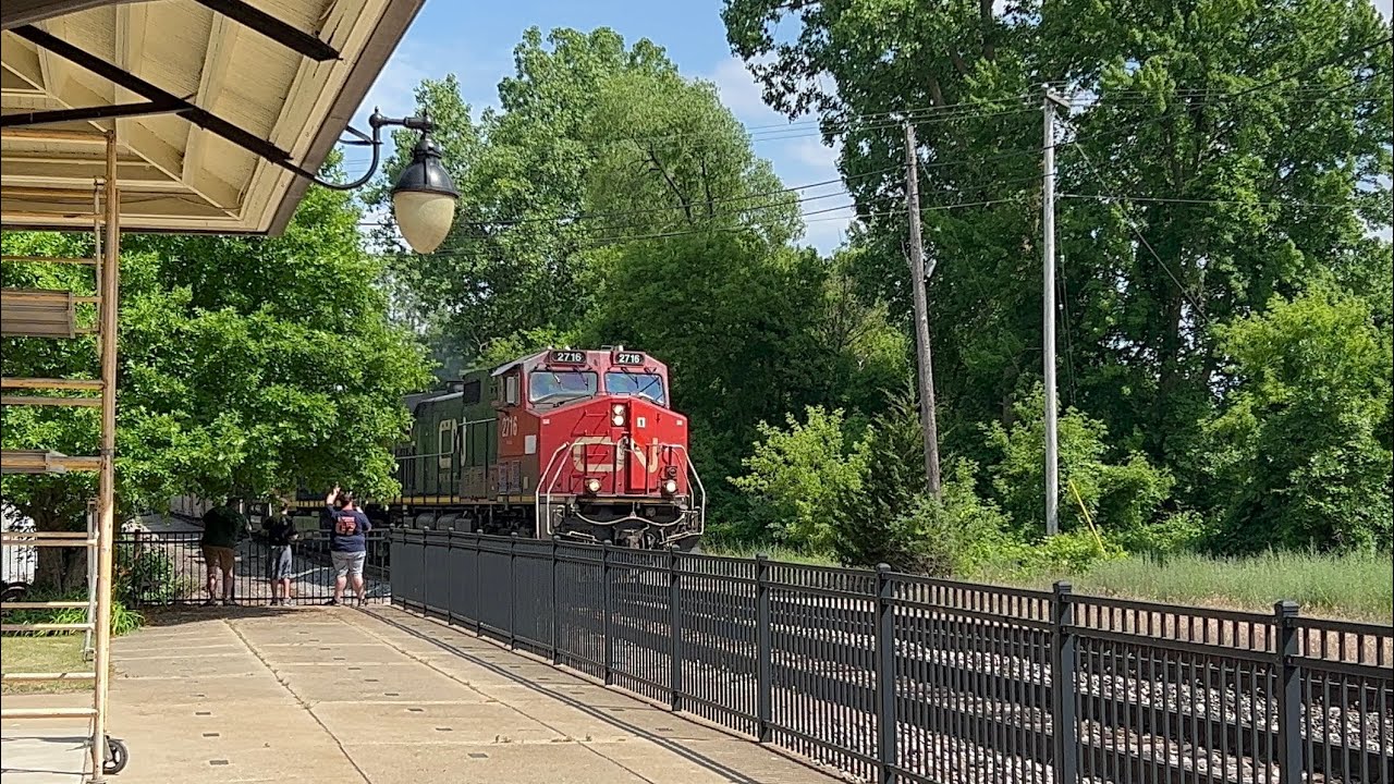 Canadian National E251 northbound Durand Michigan - YouTube