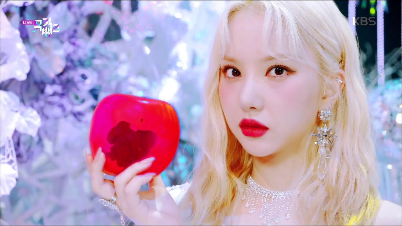 4K 여자친구(GFriend) 《Apple》은하（Eunha）교차편집(Stage mix) - YouTube
