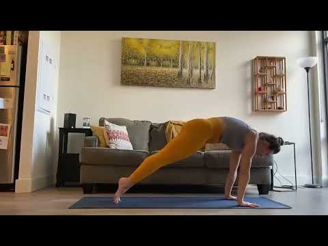 20 Minute CORE & BALANCE Yoga Flow ｜ Suzie Ray Yoga #012