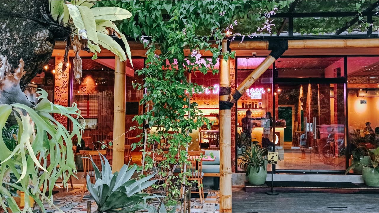 Over The Moon Cafe, Sanur, Bali - YouTube
