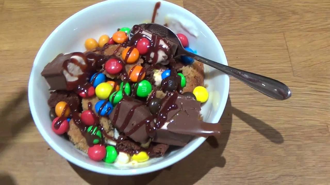 HOW TO MAKE A SUNDAE - YouTube