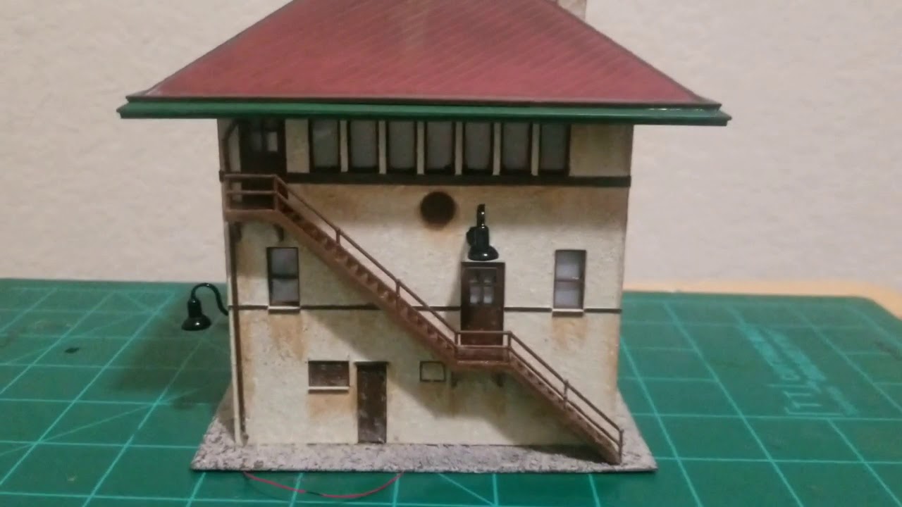 Walthers ATSF Interlocking Tower - Paint n' Lighting - YouTube