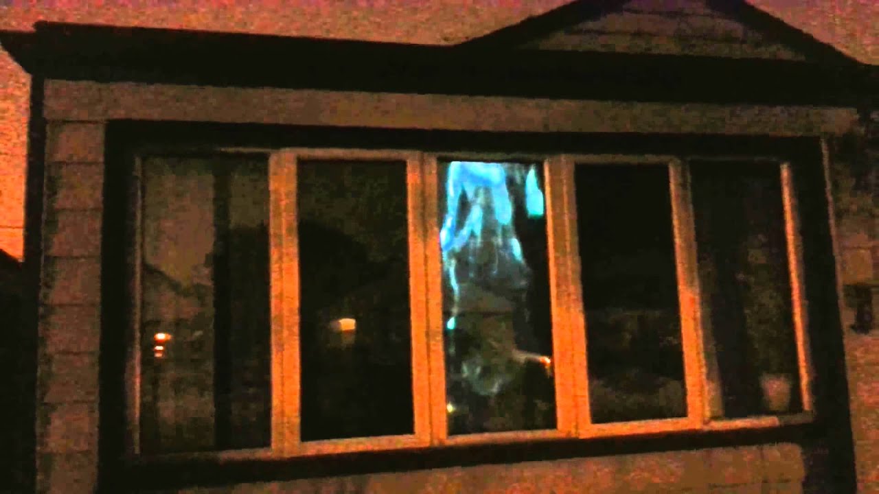 Scary halloween window projection - finvar