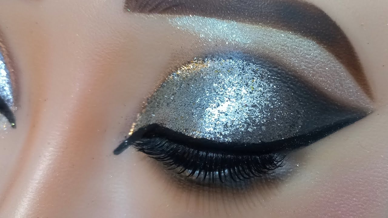 Silver glitter eye makeup || easy glitter makeup || makeup by Asma ...