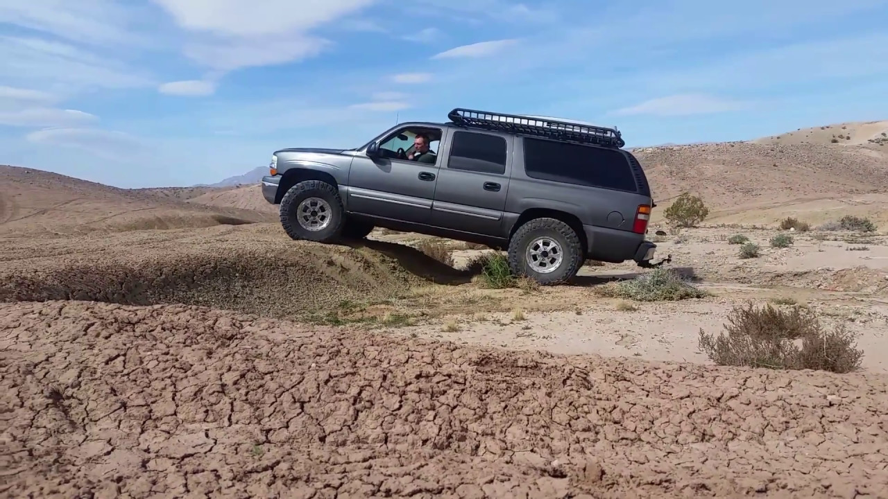 Apex dirt ledge 2000 Suburban 1500 no lift 37" tires - YouTube