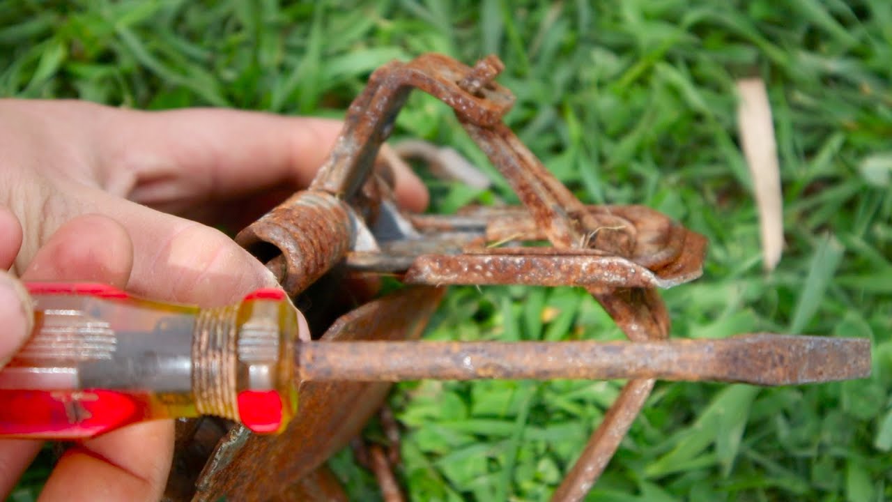 How to REMOVE 4-Coil Springs from Coil Spring TRAPS - YouTube