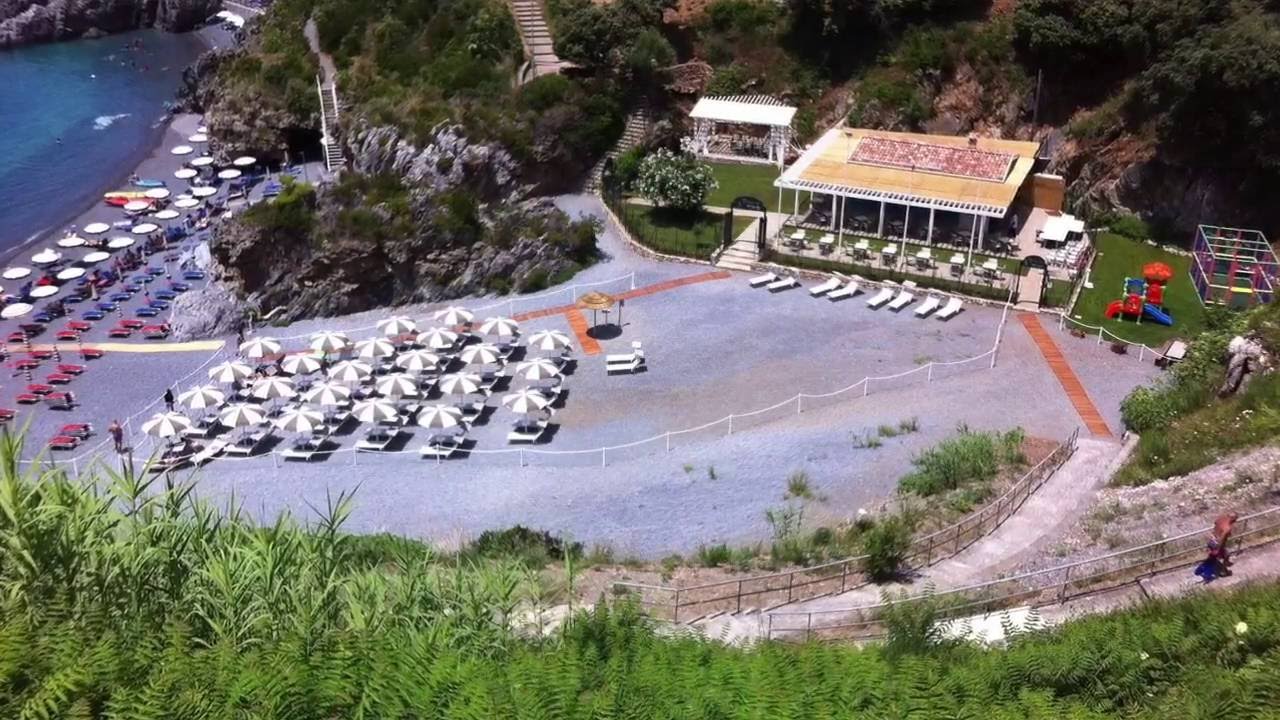 Tarzan Beach a Maratea - Vitalegno Sistema casa - YouTube