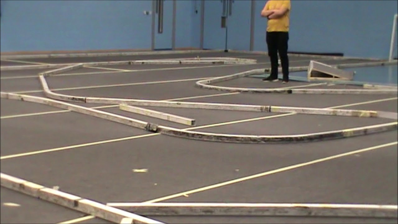 Tamiya mo7 race with split tyre - YouTube