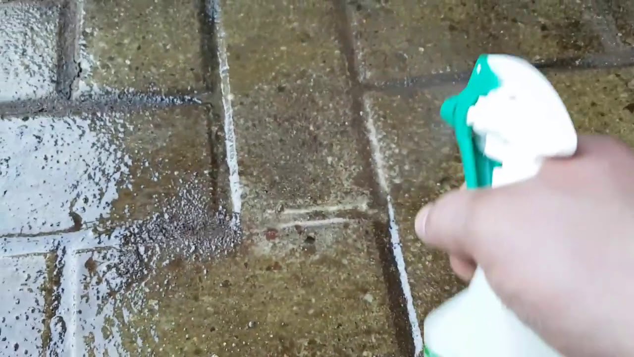 Ta bort olja från betong med Power Cleaner 300 - YouTube