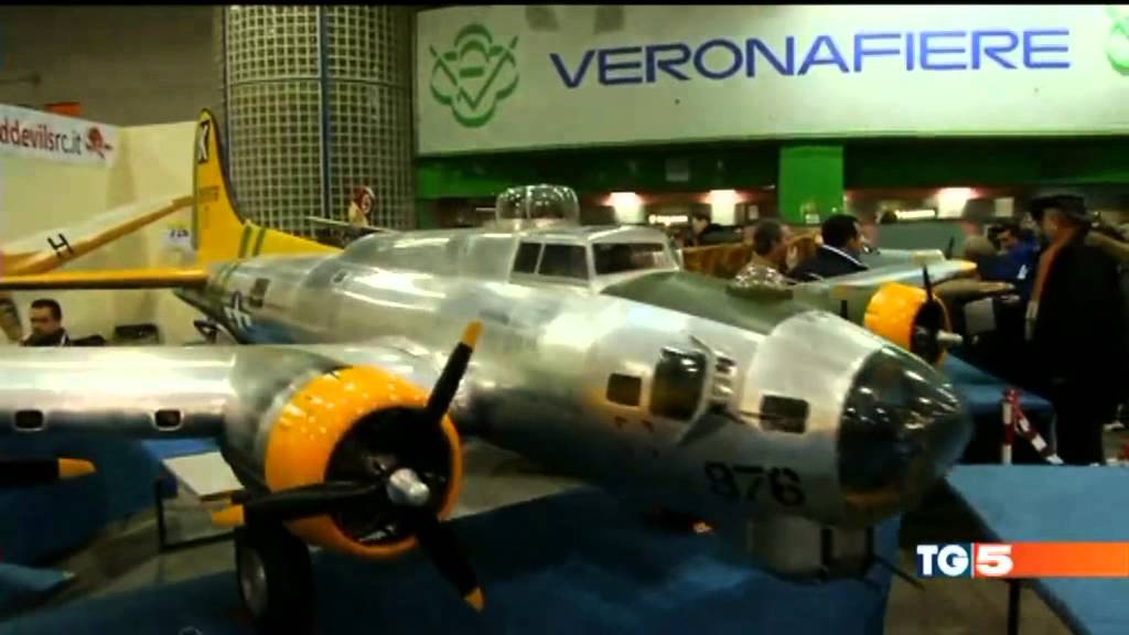 2015 Red Devils Model Expo Italy - YouTube