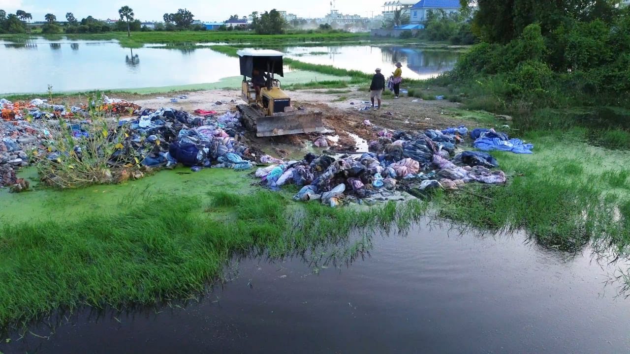 Amazing Skill Technique Clearing Trash Landfill Delete Water KOMAT'SU ...