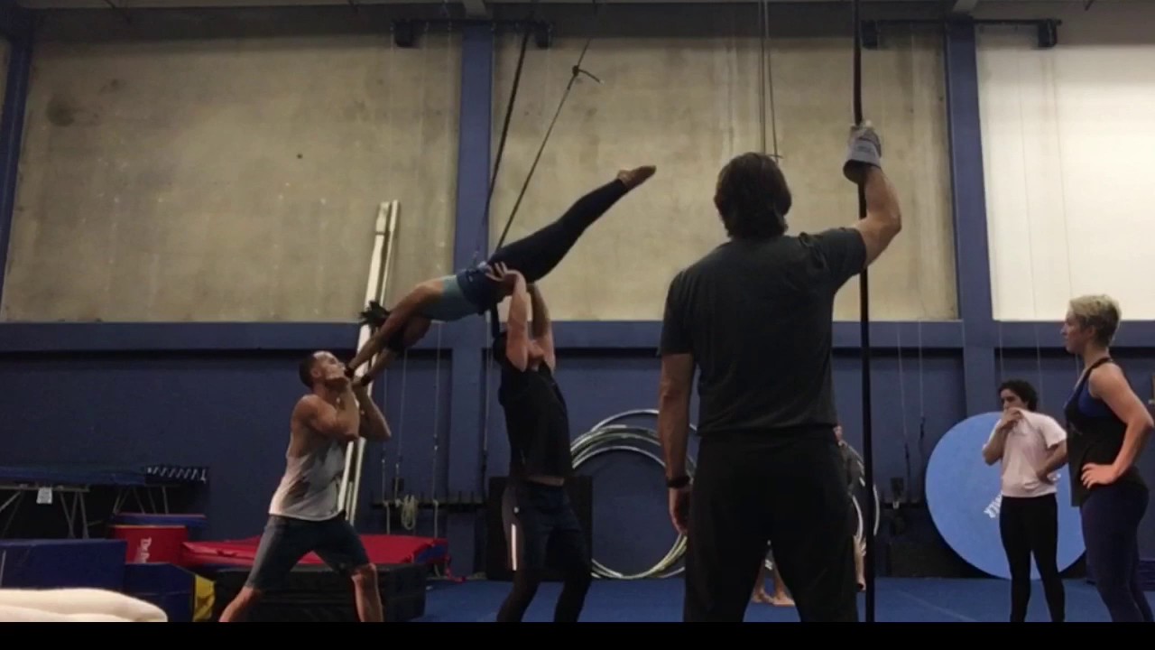 Pass the flyer with Tari Mannello and Ginno - YouTube