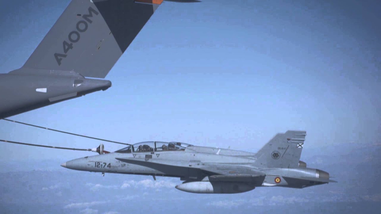 A400M performs successful air-to-air refuelling test with two F18 - YouTube