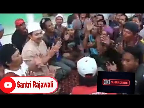 Khr.Muhammad kholil As'ad solawatan bersama anak jalanan