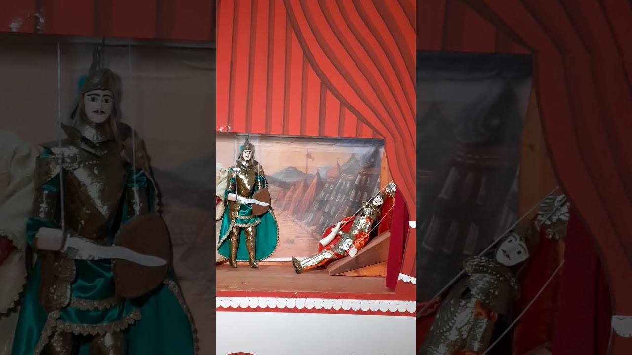 traditional "Opera dei Pupi" Sicilian puppet theatre - YouTube